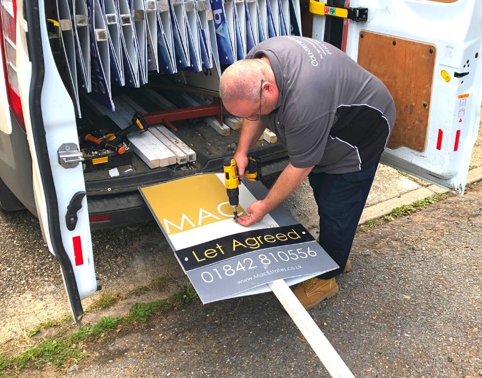 The UK's Property Signage Experts - Countrywide Signs